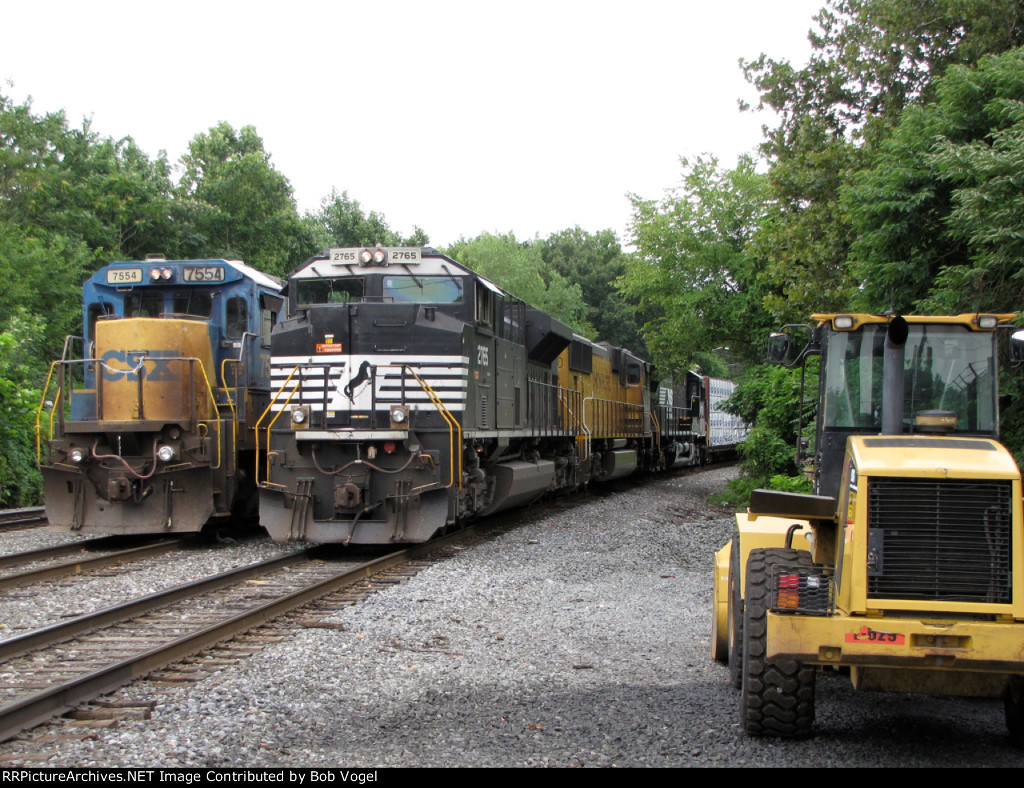 NS 2765, CSX 7554, UP 4123
